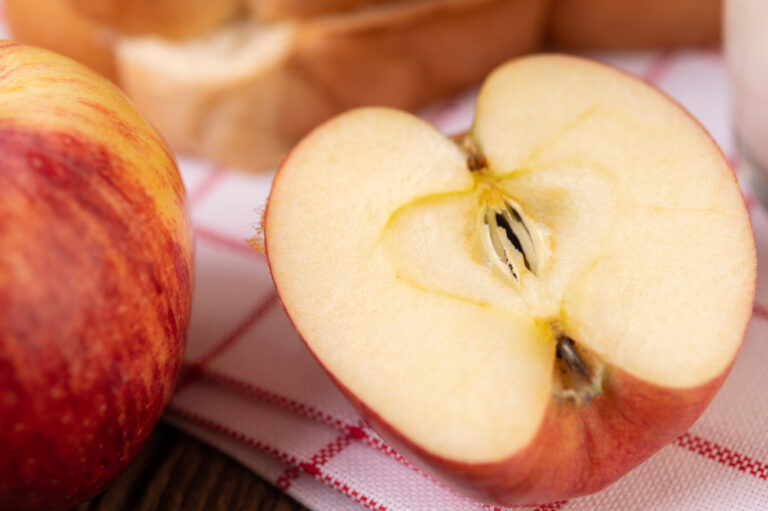 Benefits of Eating Apple in the Morning Empty Stomach